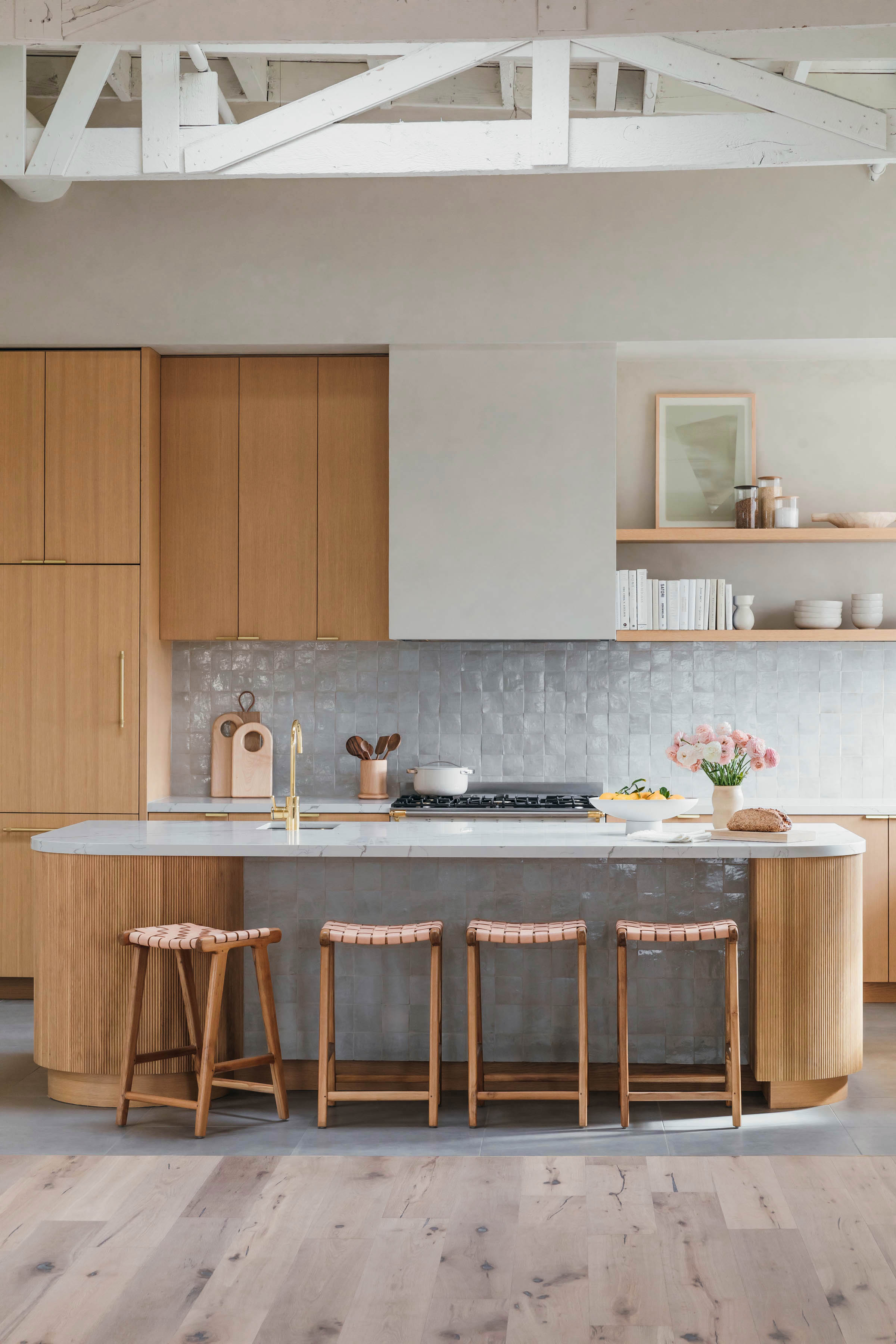 MQ-218 Calacatta Tree